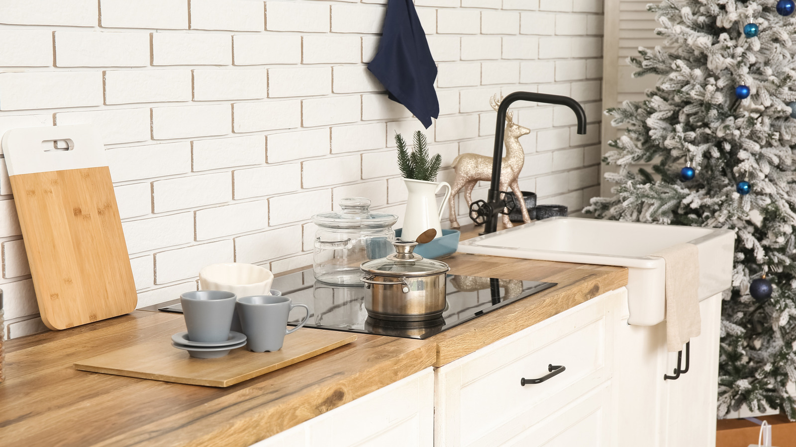 Why Winter Is The Perfect Time To Update Your Kitchen Backsplash