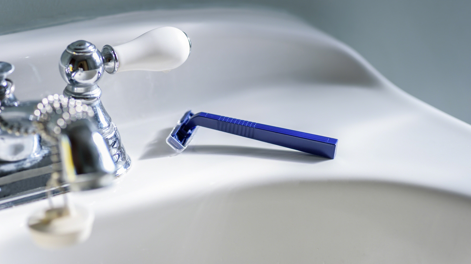 Why You Should Avoid Storing Razor Blade Replacements In The Bathroom