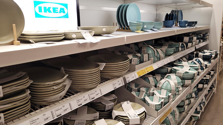 Woman Turns $8 IKEA Bowls Into A Stylish Coffee Table On A Budget