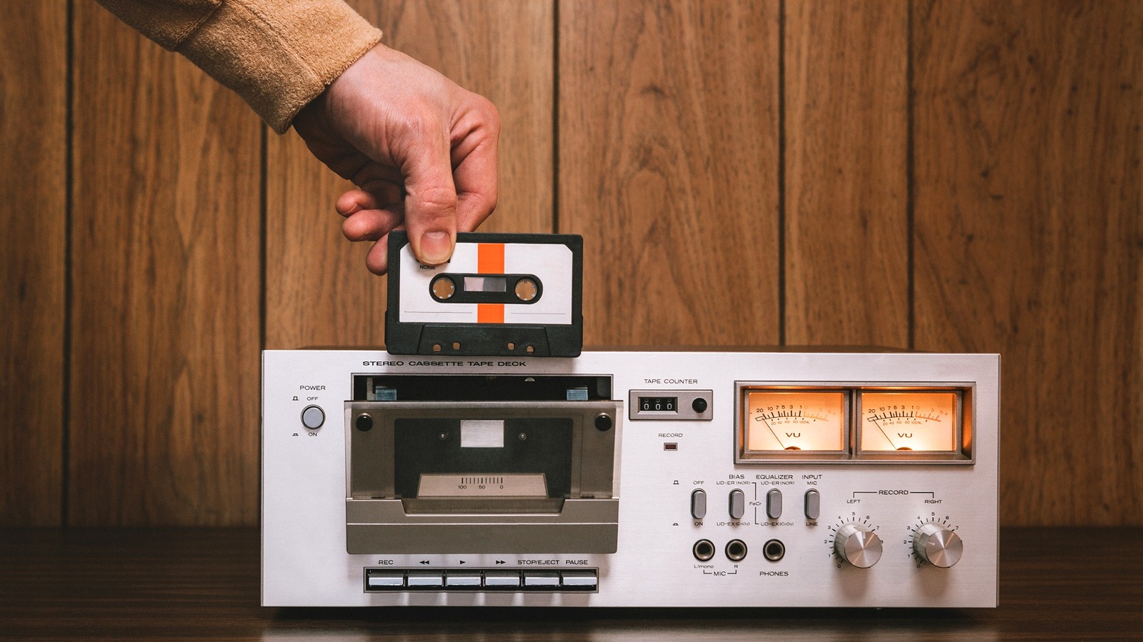 Wood Accents Were Everywhere In The '80s: How To Give The Living Room ...