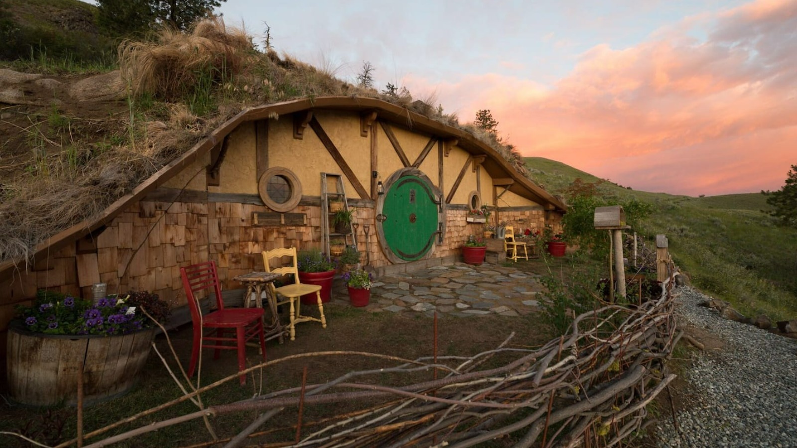 You Can Stay In A Washington Airbnb That Looks Just Like A Hobbit Hole