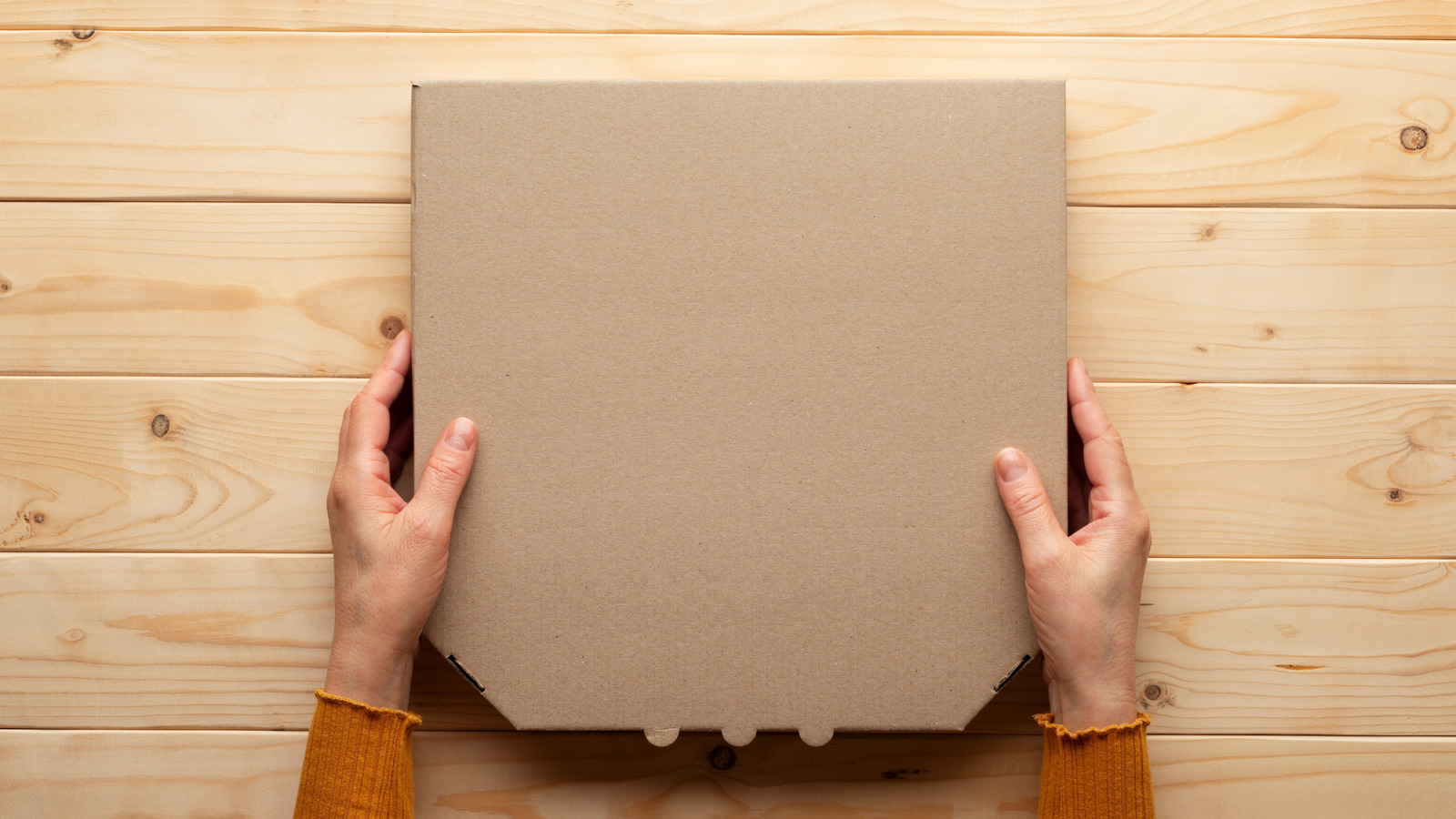 You Can't Recycle Pizza Boxes, So Here Are 18 Ways To Upcycle Them As Decor