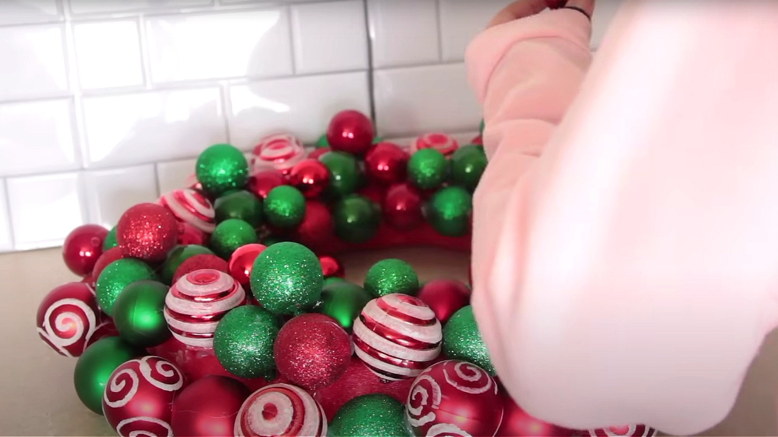 You'd Never Know This Beautiful Christmas Wreath Was Made Out Of Pool ...