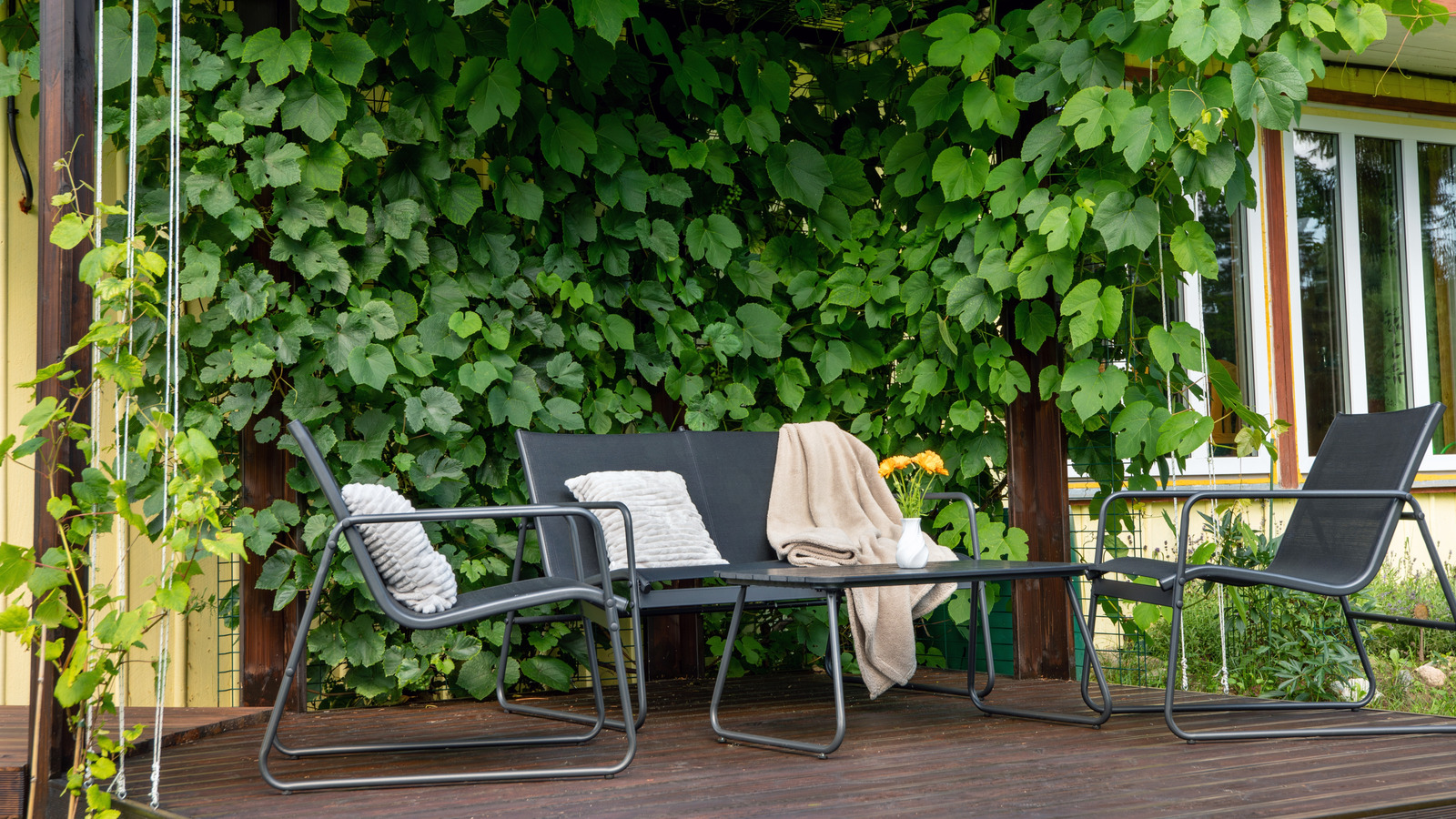 Your Outdoor Pillows Could Use A Vintage, Affordable DIY Upgrade